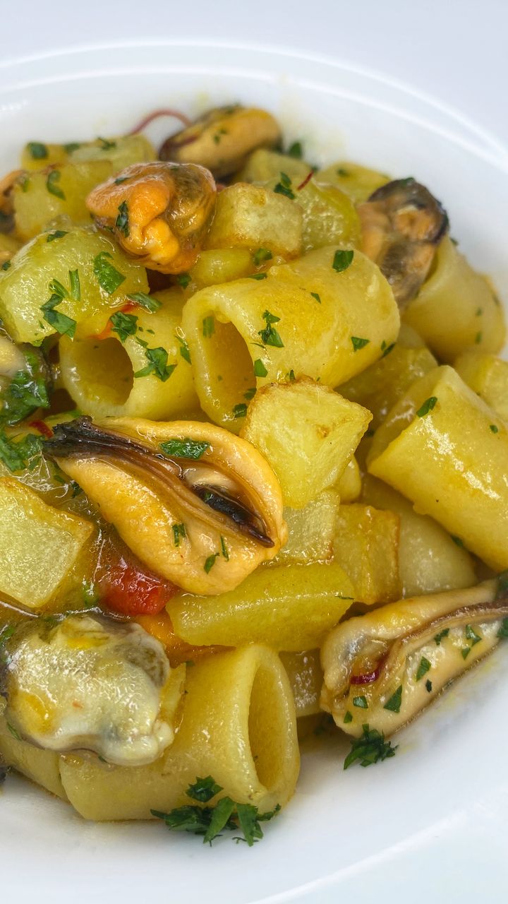 Pasta patate, cozze e zafferano | Ricetta Chef in Camicia