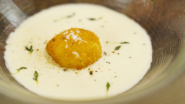 Tuorlo fritto con crema di parmigiano | Ricetta Chef in Camicia